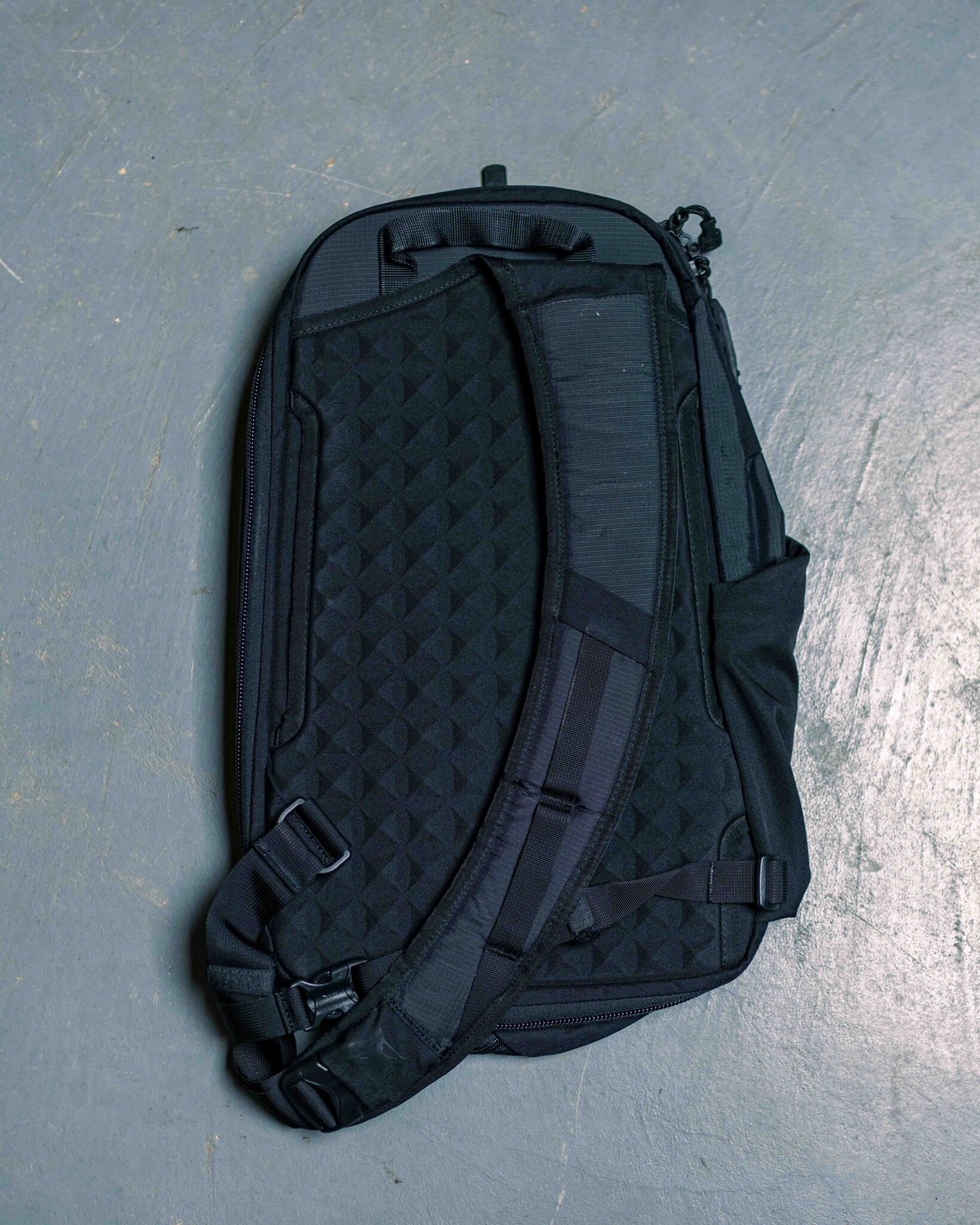 Vertx Commuter Sling - Arkayne